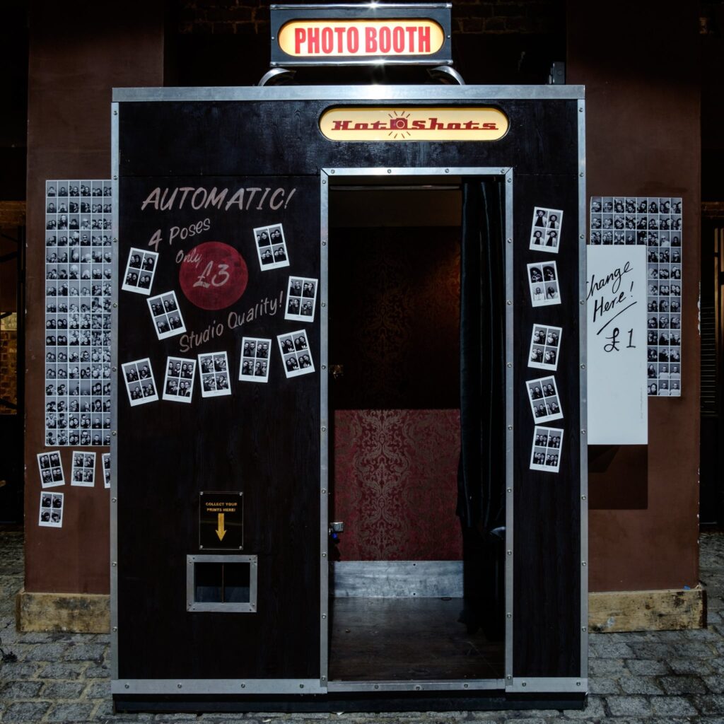 4 Innovative Fun Photo Booth Ideas - Weddings Trend